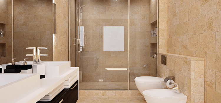 Craquez pour le travertin dans la salle de bains